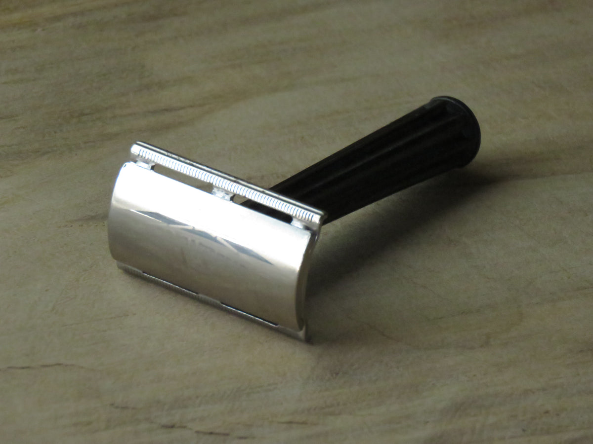 Gillette Tech Black Bakelite handle (V367) – Bundubeard
