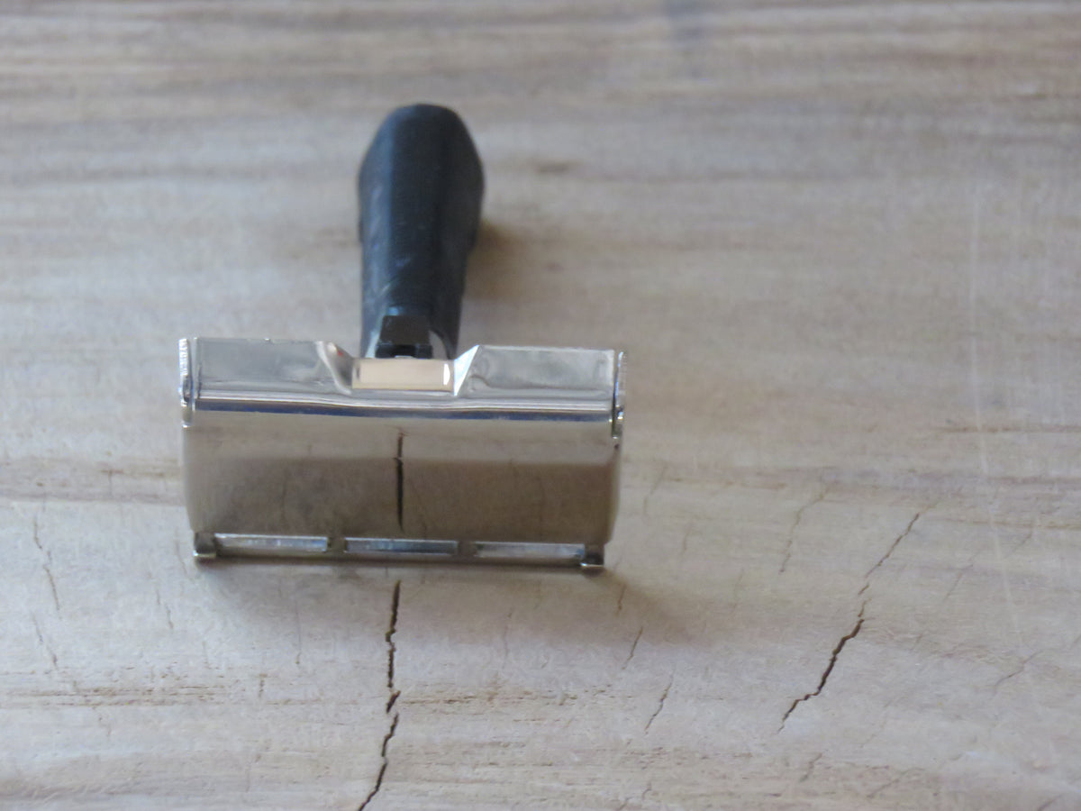 Gem Push button single edge razor (V392) – Bundubeard